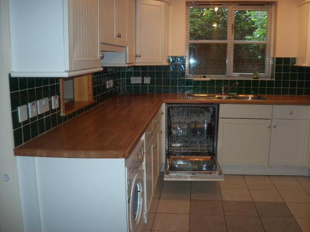 Borgard Road, London SE18 4 bed detached house to rent £3,000 pcm £692 pw