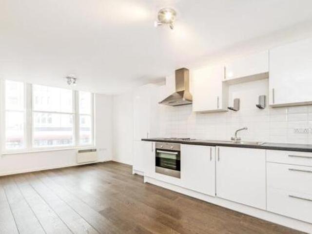 Borough High Street, London, 1 Bedroom Flat