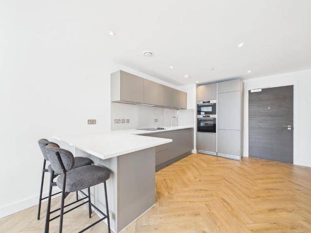 Borough Hill, CR0 2 bed flat to rent £1,750 pcm £404 pw