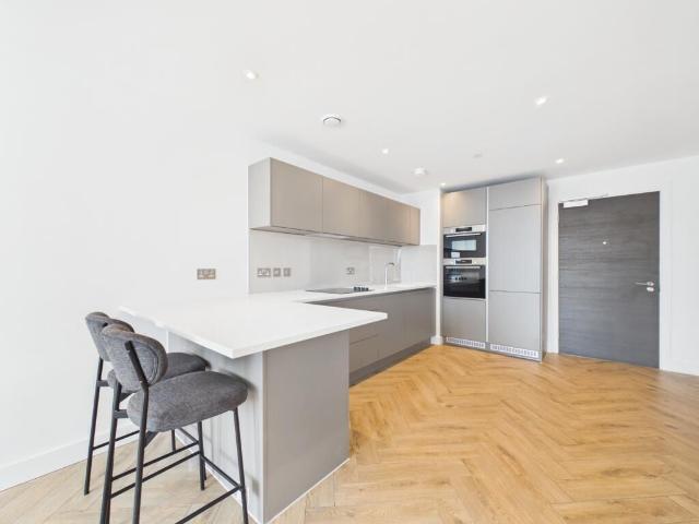 Borough Hill CR0, 2 bed flat to rent, £1,750 pcm | PrimeLocation