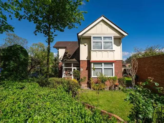 Borough Road, Isleworth 3 bed detached house for sale £885,000