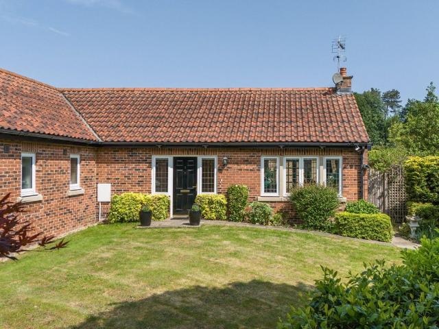 Borrage Hall, Borrage Lane, Ripon, North Yorkshire HG4, 2 bed bungalow to rent, £1,300 pcm | PrimeLocation