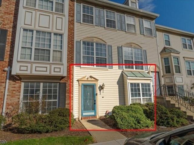 Boston Ct, Newark, Condo For Sale