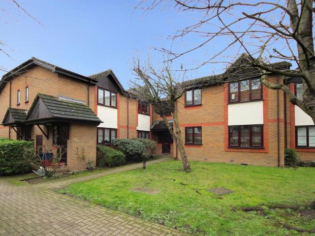 Boston Manor Road TW8, 1 bed flat to rent, £1,600 pcm | PrimeLocation