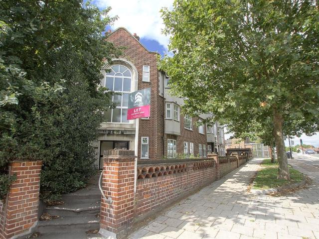 Boston Manor Road, Brentford TW8, 1 bed flat to rent, £1,350 pcm | PrimeLocation
