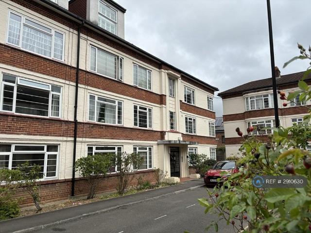 Boston Manor Road, Brentford, TW8 2 bed flat to rent £2,050 pcm £473 pw