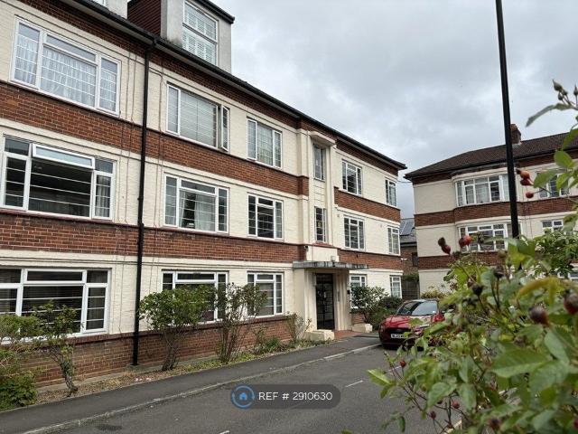 Boston Manor Road, Brentford TW8, 2 bed flat to rent, £2,100 pcm | PrimeLocation