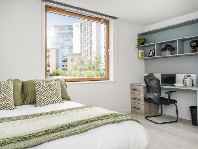 Boston Manor Road, London TW8 Studio to rent £1,777 pcm £410 pw