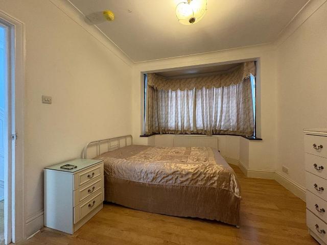 Boston Road, Hanwell W7, Room to rent, £750 pcm | PrimeLocation