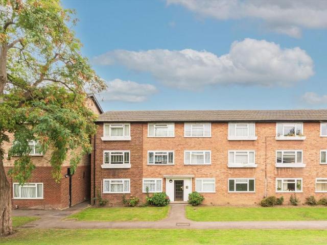 Boston Road, London W7 2 bed flat to rent £1,898 pcm £438 pw
