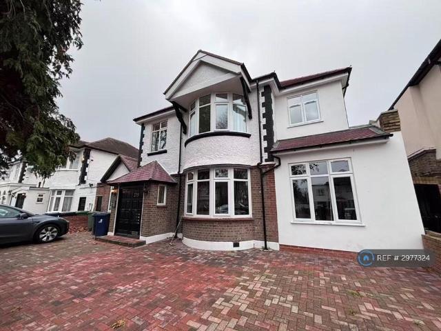 Boston Road, London, W7 2 bed maisonette to rent £2,650 pcm £612 pw