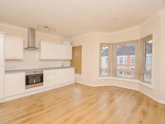 Boswell Road, Thornton Heath, CR7 2 bed flat to rent £1,650 pcm £381 pw
