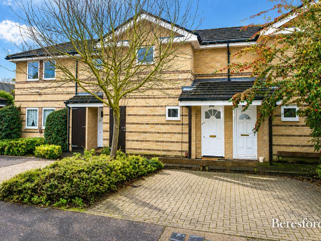 Boswells Drive CM2, 2 bed maisonette to rent, £1,200 pcm | PrimeLocation