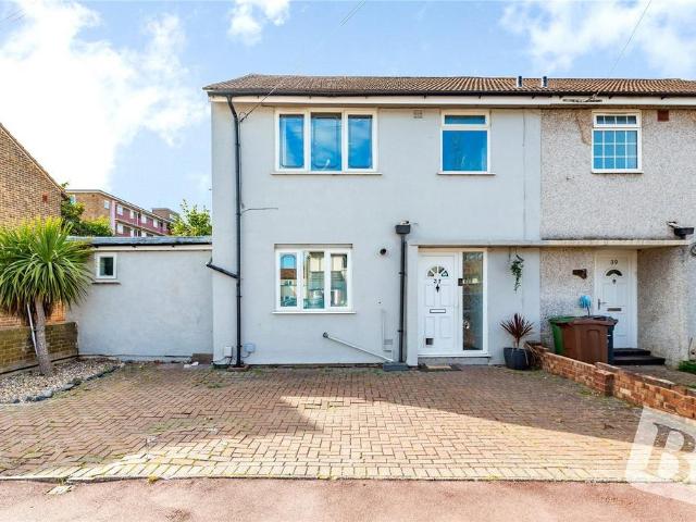 Bosworth Road, Dagenham, RM10 4 bed semi detached house to rent £2,550 pcm £588 pw