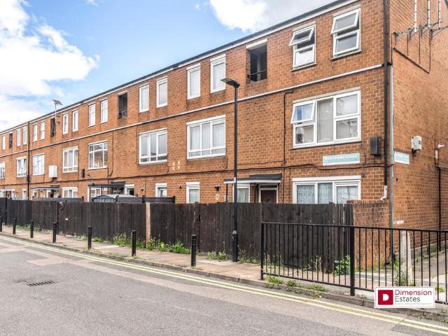 Boscombe Close, Hackney, London, E5 2 bed maisonette to rent £2,150 pcm £496 pw