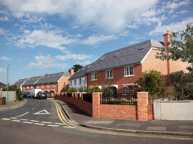 Boscombe Grove Road, Bournemouth 3 bed end of terrace house to rent £1,550 pcm £358 pw