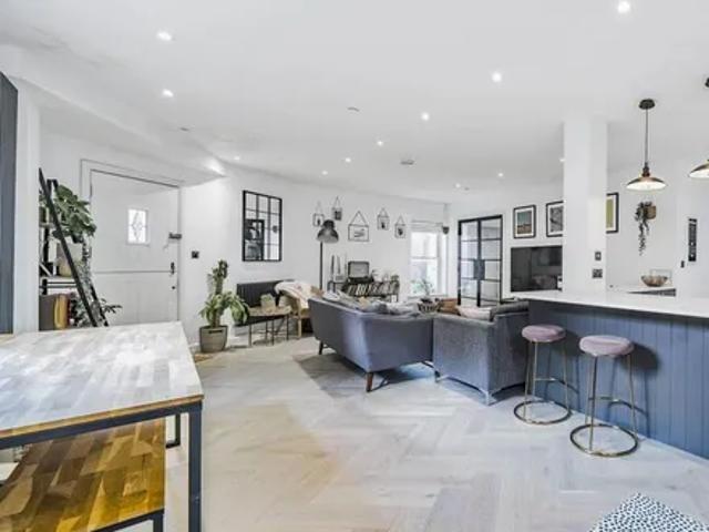 Boscombe Road, London, SW17 9JL, United Kingdom | 3 bed townhouse for rent #139475897 | Rentberry