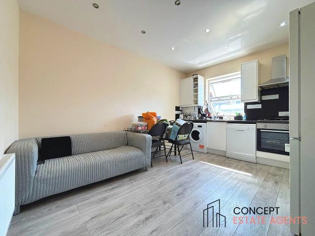 Boscombe Road, South Wimbledon SW19, 3 bed flat to rent, £2,500 pcm | PrimeLocation