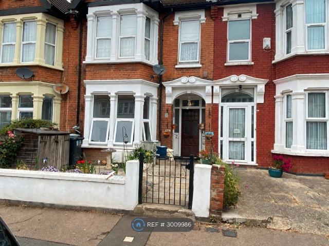 Boscombe Road, Southend On Sea SS2, 2 bed flat to rent, £1,300 pcm | PrimeLocation