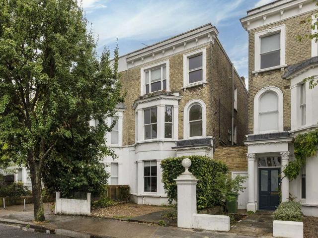 Boscombe Road W12 2 bed flat to rent £2,708 pcm £625 pw