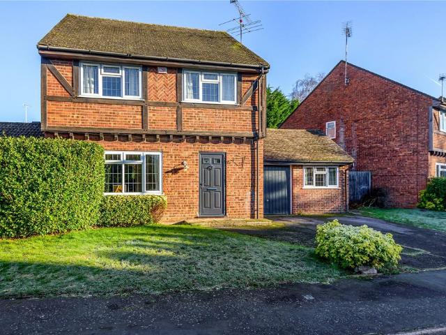 Bosman Drive, Windlesham, Surrey, GU20 4 bed detached house to rent £2,750 pcm £635 pw