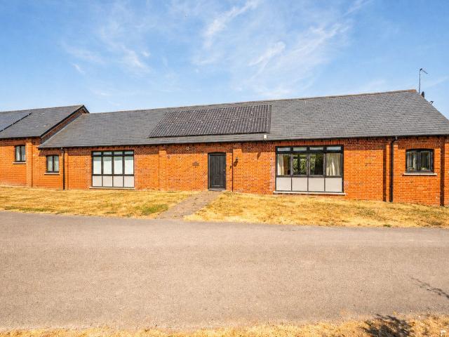 Bosmore Lane, Henley On Thames RG9, 3 bed bungalow to rent, £2,800 pcm | PrimeLocation