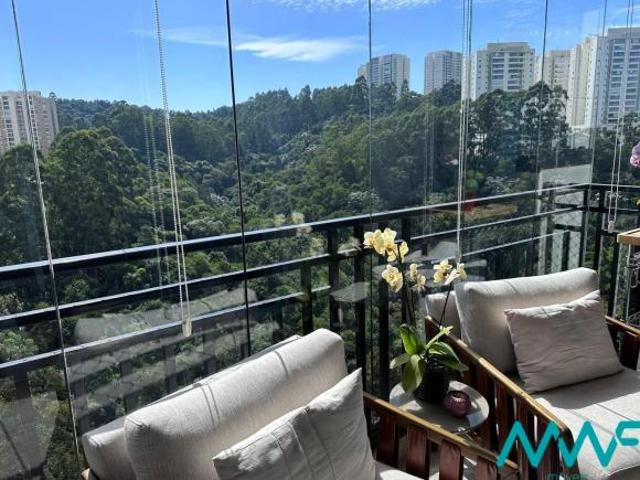Bosques Tamboré 101m2 Reformado com Vista Livre!