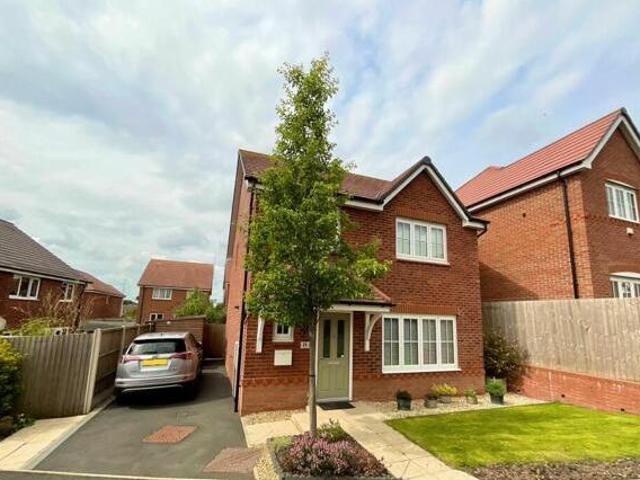 Bott Lane, Stone, 4 Bedroom Detached