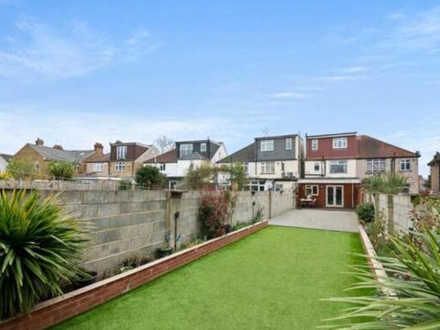 Botwell Lane, Hayes, 4 Bedroom House