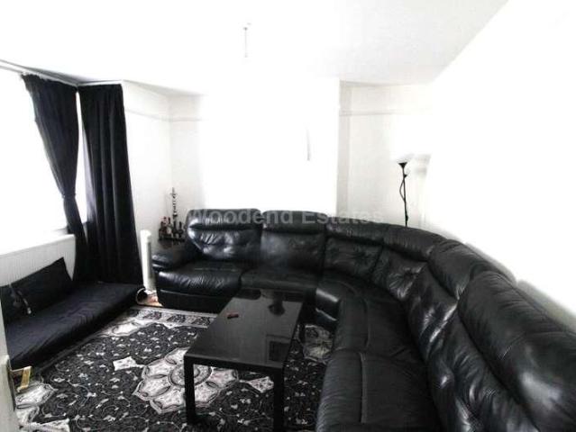 Botwell Lane, Hayes, UB3