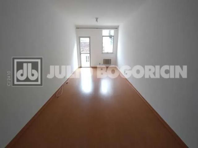Botafogo/ Excelente sala quarto / 59 m²/ Reformado/ Varanda / vaga na escritura