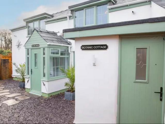 Botanic Road, Southport PR9 4 bed cottage to rent £39,000 pcm £9,000 pw