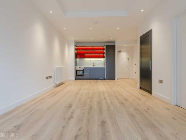 Botanic Square, London, E14 0LW