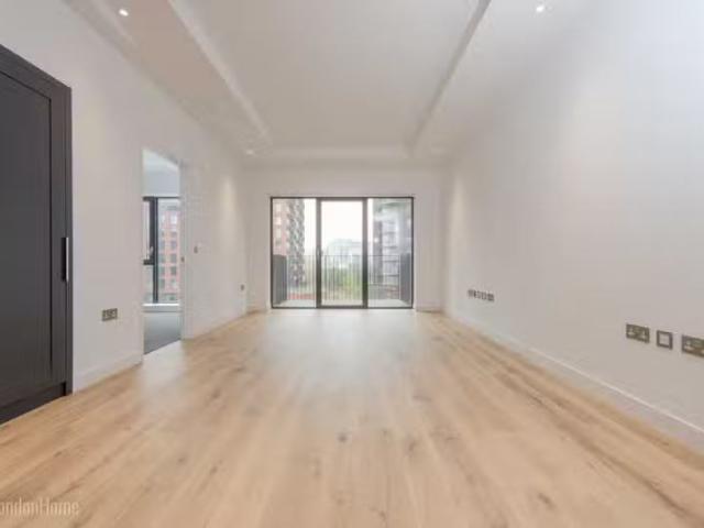 Botanic Square, London, E14 0LW