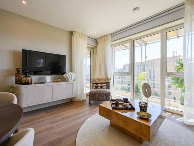 Botanical Gardens, Bow Green E3, 1 bed flat to rent, £2,050 pcm | PrimeLocation