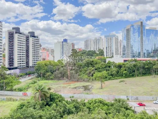 BOTANIQUE: Andar alto, 98 m2, 2 vagas individuais, com pisos e sancas
