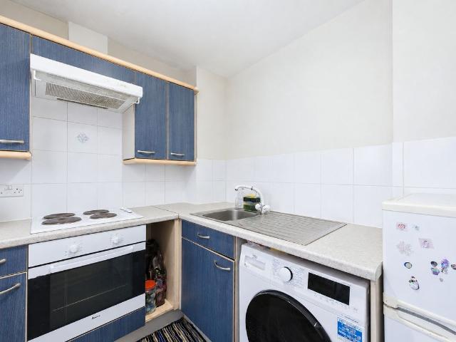 Botham Drive, Slough, Berkshire SL1, 1 bed flat to rent, £1,100 pcm | PrimeLocation