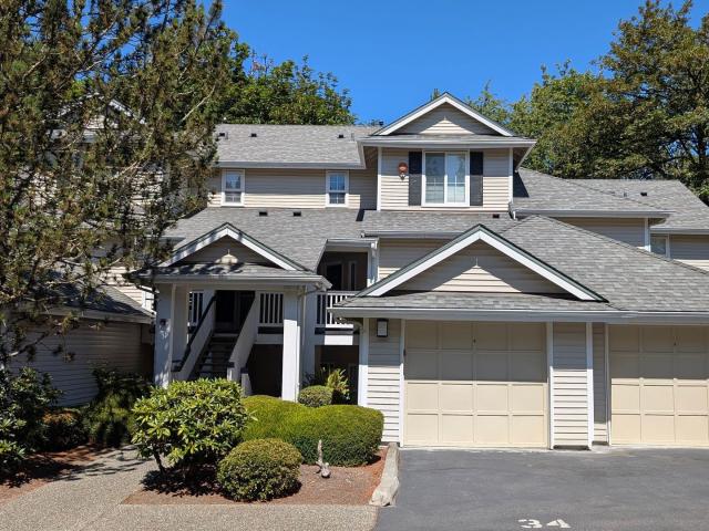 Bothell / Woodinville 2 Bedroom Townhome with Den and AIR CONDITIONING