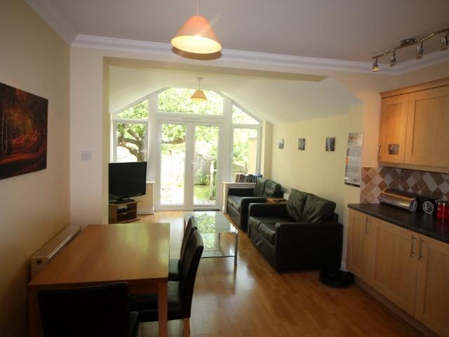 Botley Road, Oxford OX2, 2 bed flat to rent, £2,100 pcm | PrimeLocation
