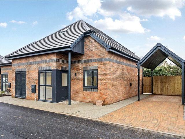 Botley Road, Romsey, Hampshire SO51, 3 bed detached house to rent, £2,500 pcm | PrimeLocation