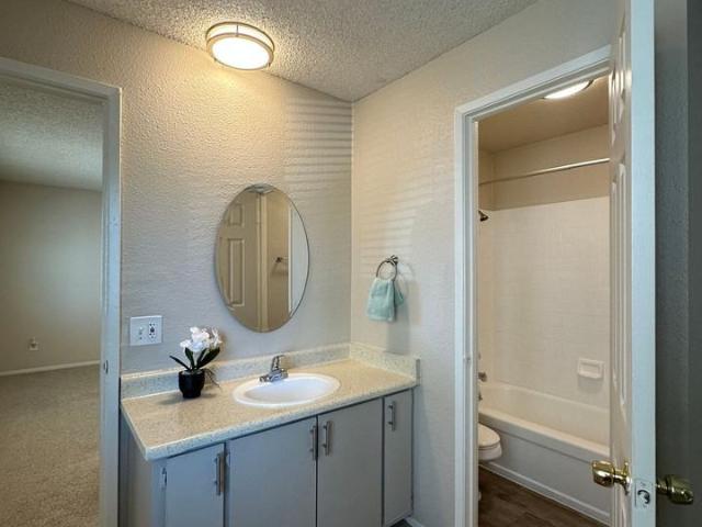Boutique Apartments in Boulevard Park, Includes Gated, Covered Parking! Studio Apartment for Rent at 1616 E St, Sacramento, CA 95814