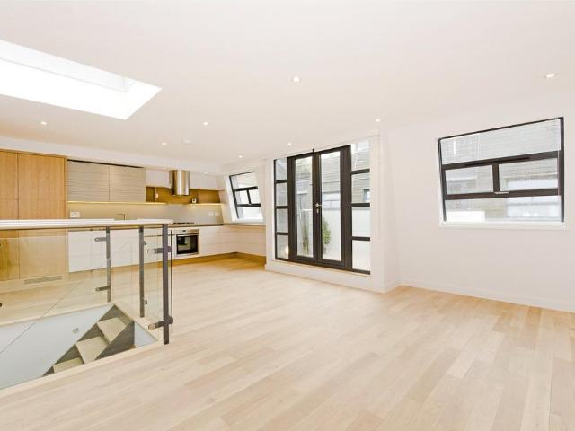 Bouton Place, Angel, Islington, London 3 bed mews to rent £5,500 pcm £1,269 pw
