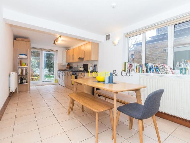 Bouverie Road, London N16, 1 bed flat to rent, £2,353 pcm | PrimeLocation