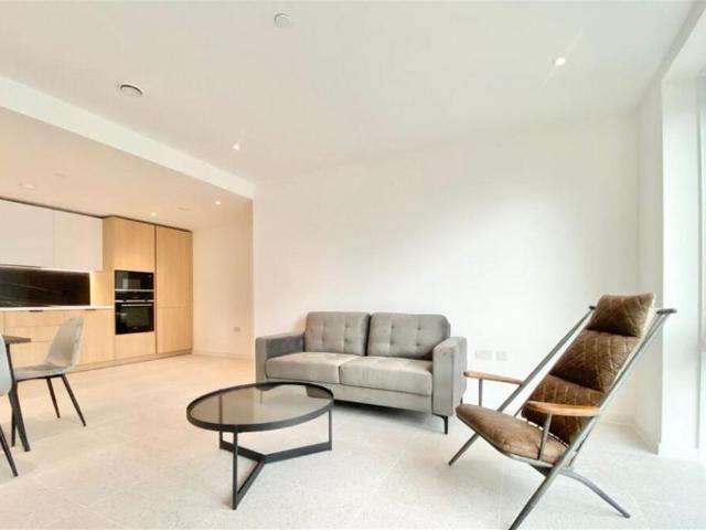 Bouchon Point, Cendal Crescent, E1 2 bed apartment to rent £3,200 pcm £738 pw