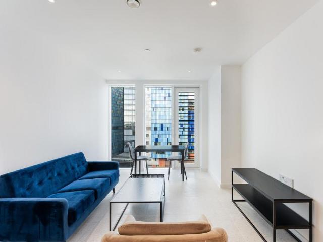 Bouchon Point, The Silk District, E1 Studio to rent £2,210 pcm £510 pw
