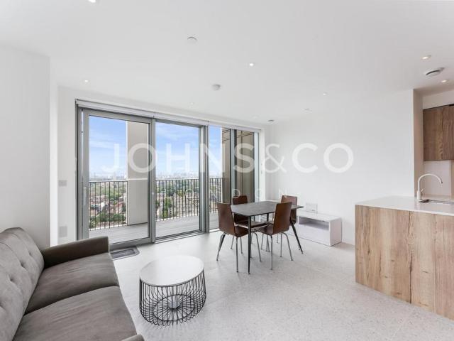 Bouchon Point, The Silk District, E1 1 bed apartment to rent £2,700 pcm £623 pw