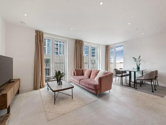 Bouchon Point, Whitechapel E1, 2 bed flat to rent, £2,900 pcm | PrimeLocation