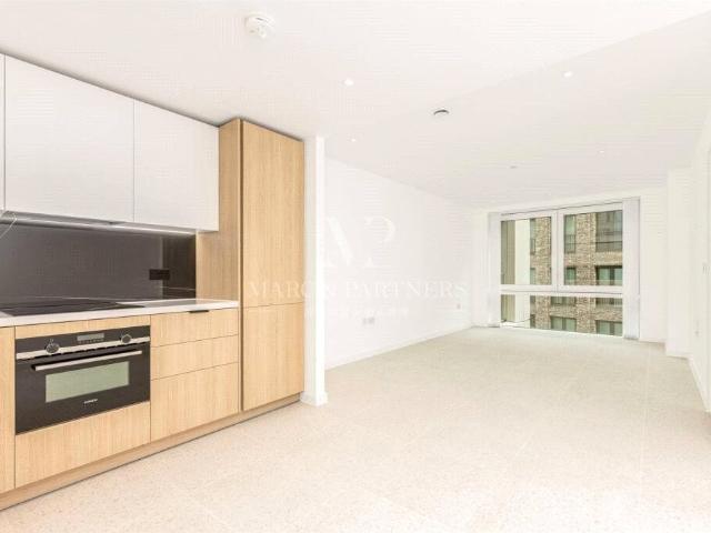 Bouchon Point, 7 Cendal Crescent, London E1, 1 bed flat to rent, £2,300 pcm | PrimeLocation