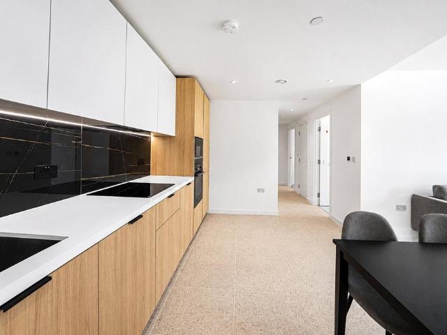 Bouchon Point, 7 Cendal Crescent. 2 bed apartment to rent £3,000 pcm £692 pw
