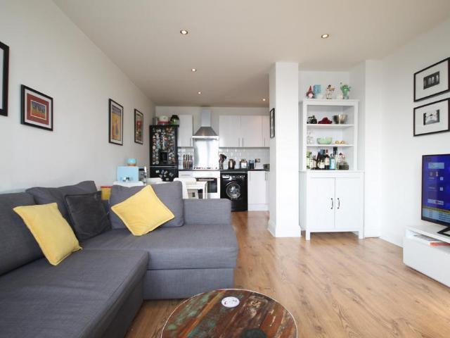 Boulcott Street, Limehouse, E1 1 bed flat to rent £1,695 pcm £391 pw